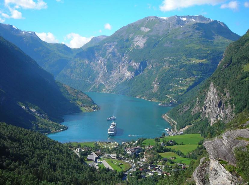Gjengroing av fjordlandskapet ved Geiranger – Simongård
